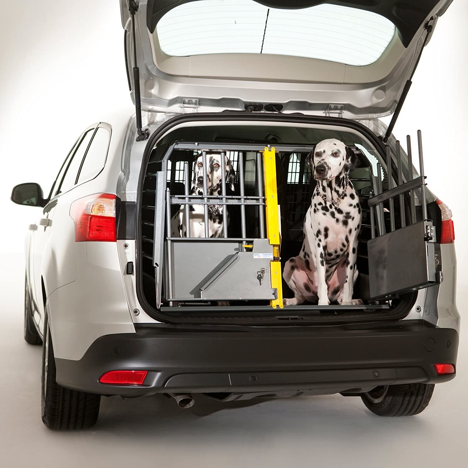 MIM Variocage Crash Tested Dog Crate Review (Updated Guide)